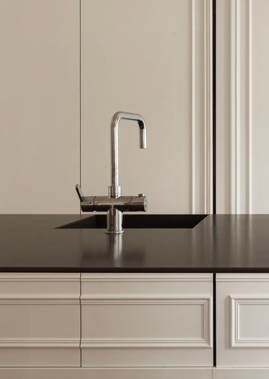 Invisible Kitchen by i29 interior architects