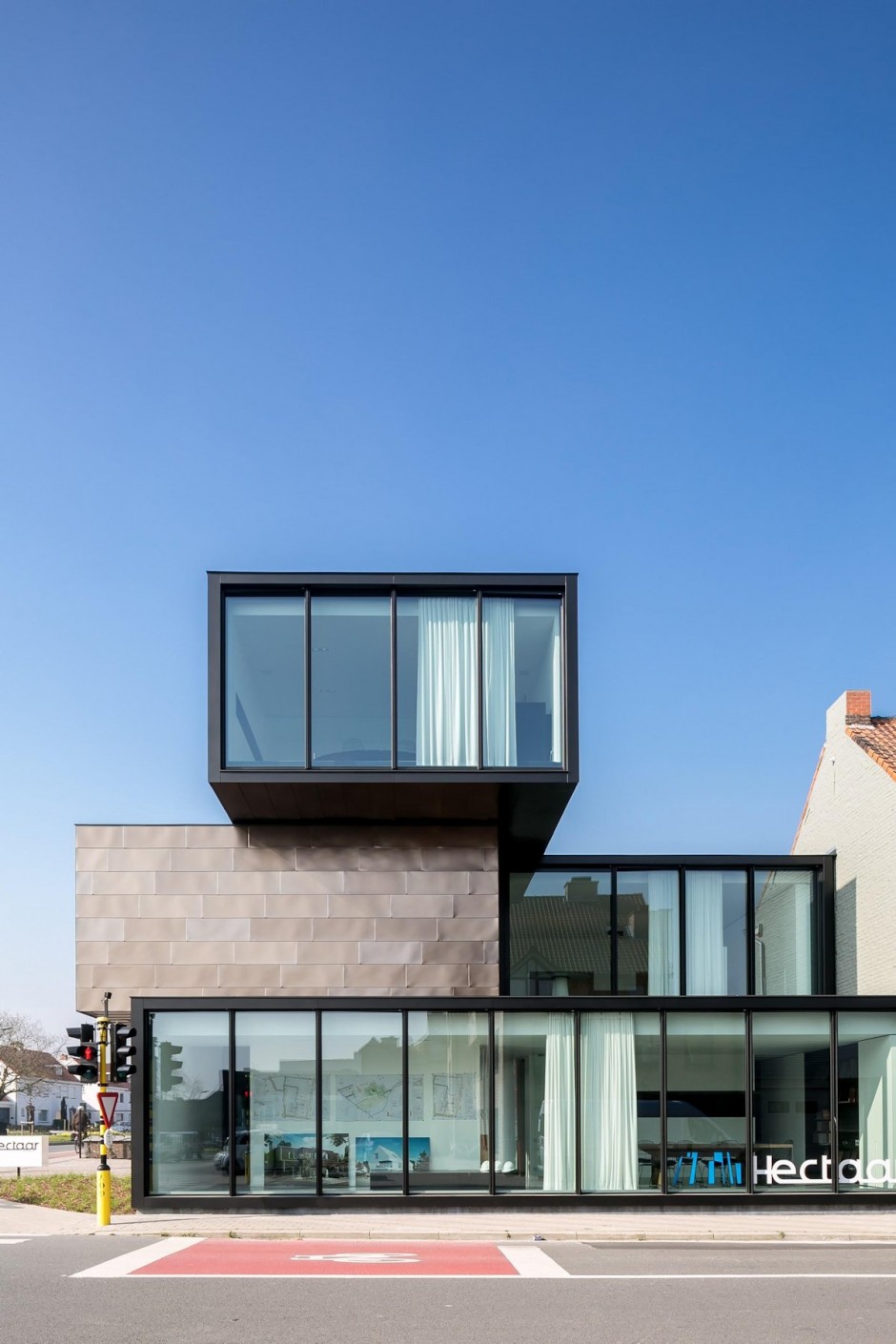 HECTAAR Office Building by CAAN Architecten