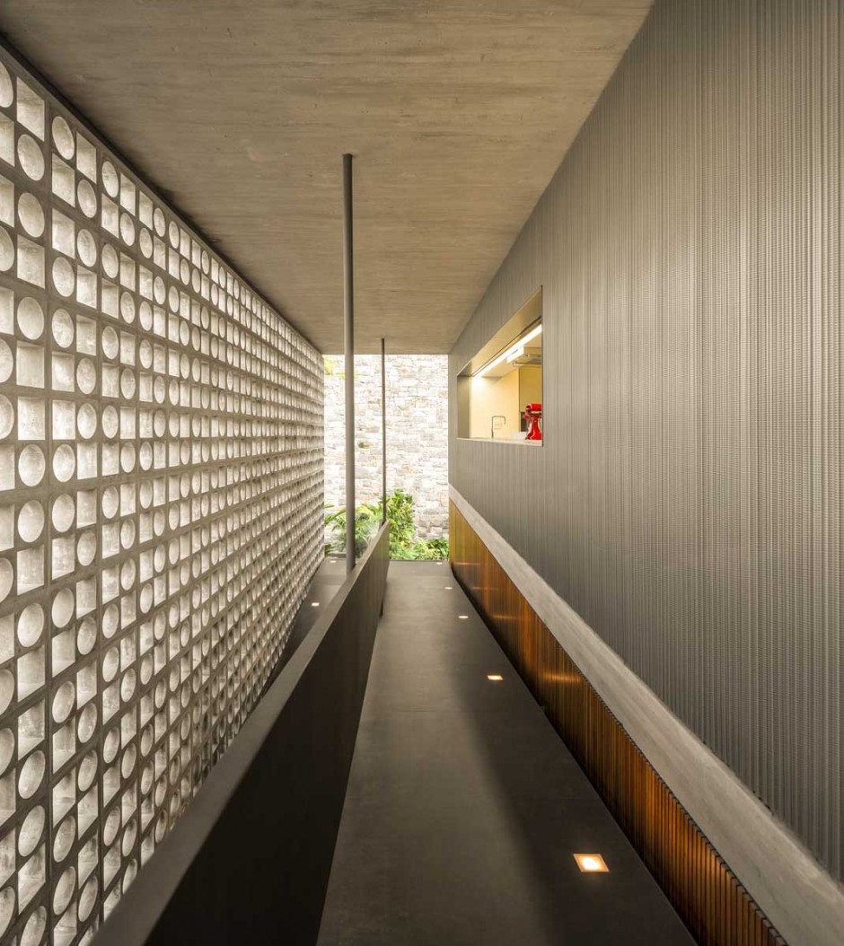 B+B House by Studio MK27 and Galeria Arquitetos