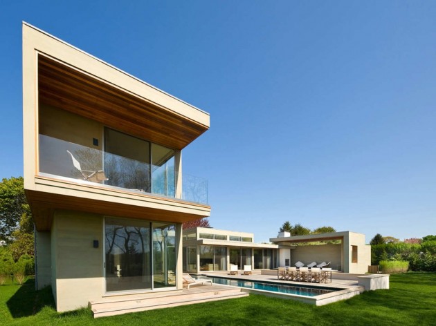 Blaze Makoid design C-shaped house surrounding a courtyard and pool ...