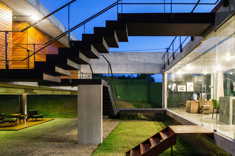 This house is divided in two separate parts connected by outside stairs
