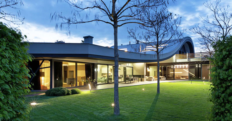 This house with a wavy roof was designed to merge with nature