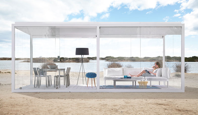 This Glass Box Lets You Enjoy The Outdoors Even When It's Windy And Cold