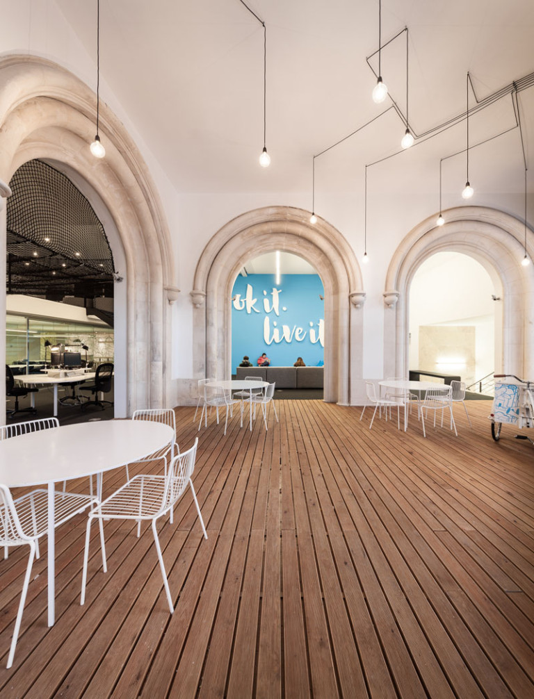 This Office Has A Hangout Net Where The Super Serious Work Gets Done