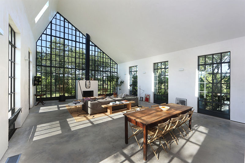 This Guest House In The Hamptons Has A Grid Of Double Height Windows