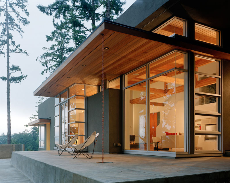 14 Modern Homes That Use Rain Chains To Divert Water