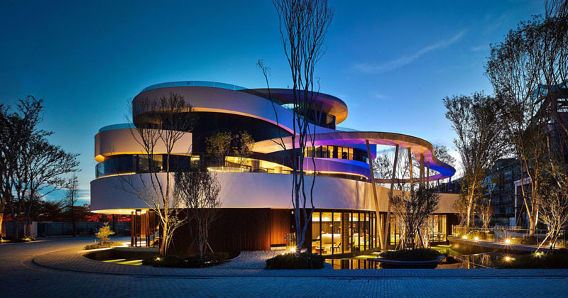 This Clubhouse Shows Off Its Stacks Of Curvaceous Levels