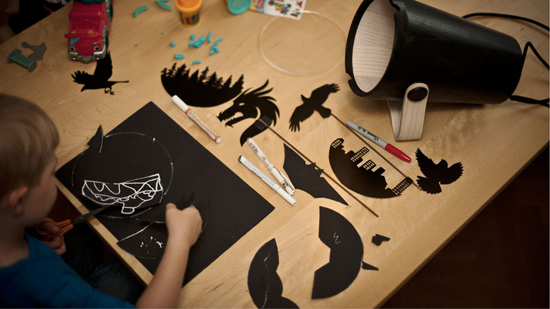 This Light Allows Kids To Create And Play With Shadows