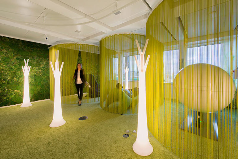 Office Design Inspiration - This Modern Office Has A Lounge Area For ...