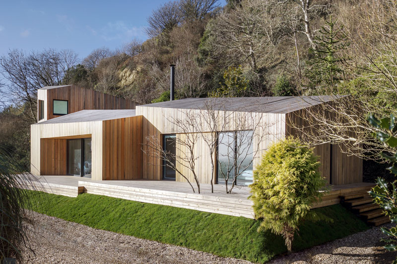 Vertical Wood Siding Covers This Contemporary Holiday House In England