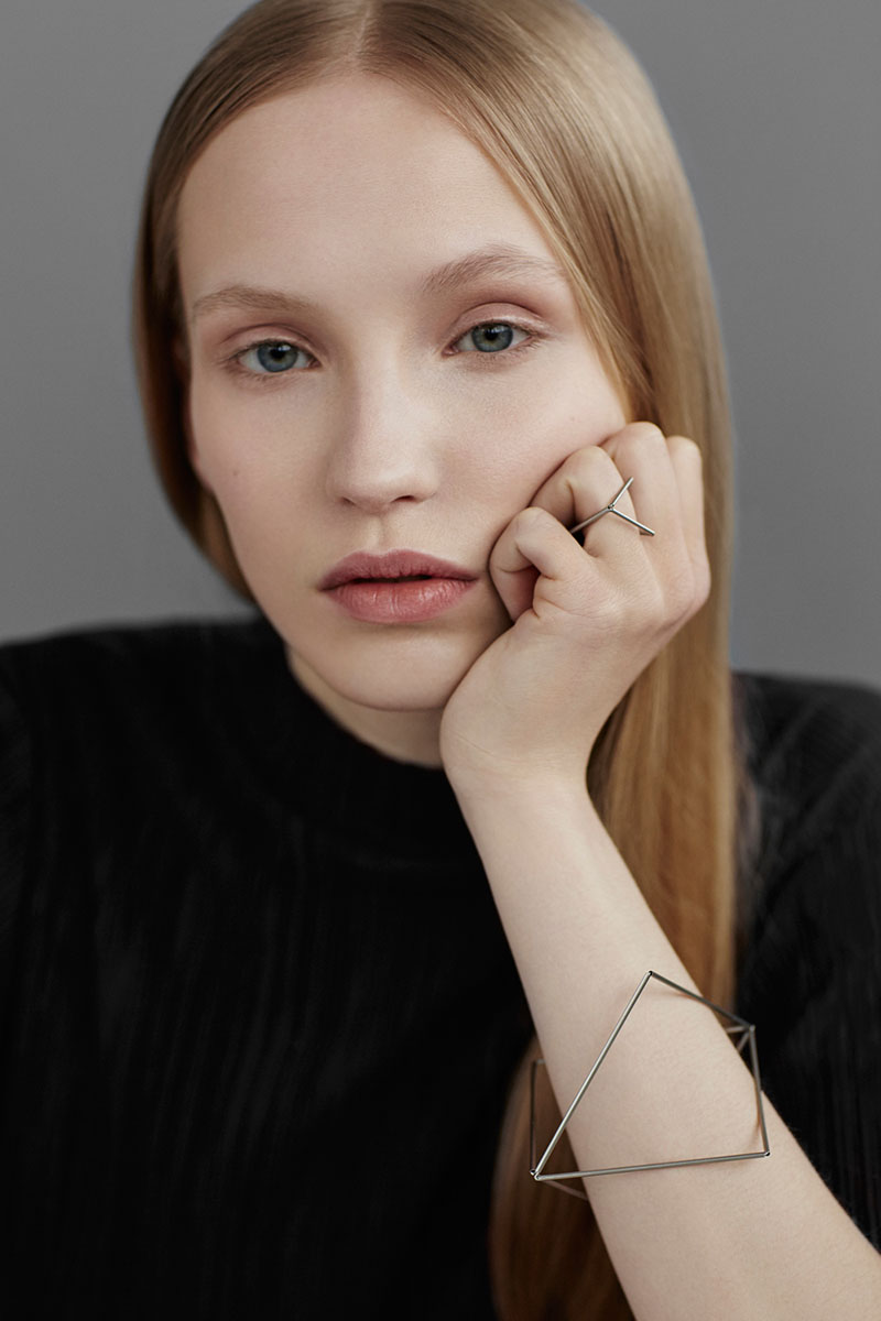 11 Minimalist Geometric Jewelry Designs To Dress Up Any Outfit