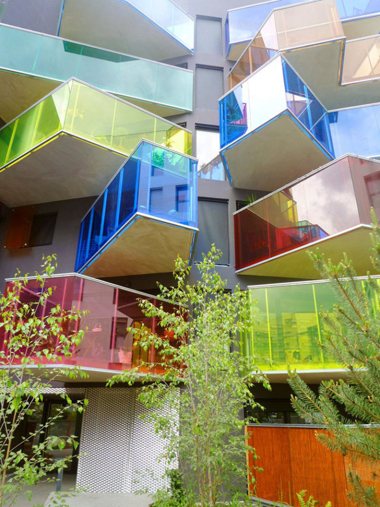 10 Examples Of Colored Glass Found In Modern Architecture And Interior ...