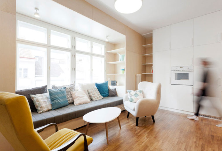 The Interior Designers Of This Apartment Included A Built-in Couch and ...