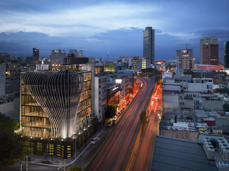 272 Metal Fins Are Featured Throughout This New Commercial Building In ...
