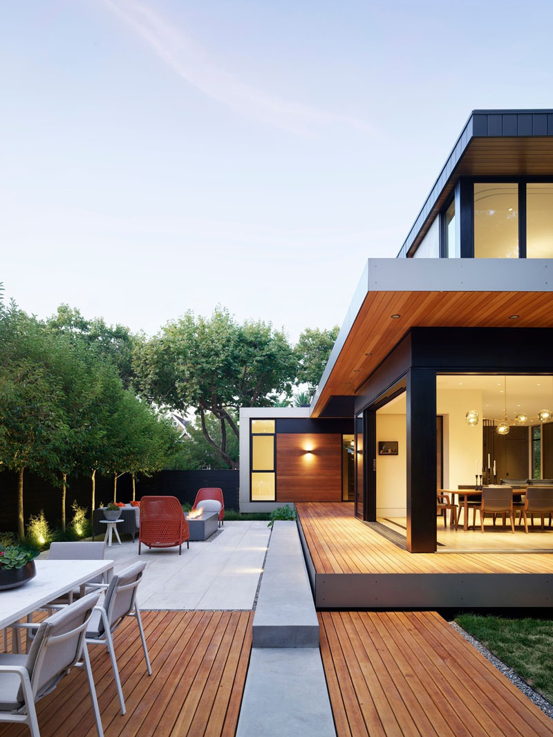 Layers Of Landscaping Soften This Modern Californian House