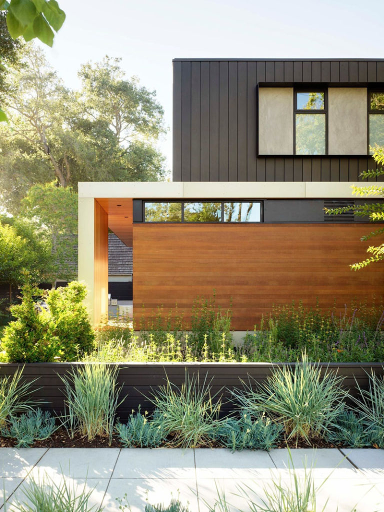 Layers Of Landscaping Soften This Modern Californian House