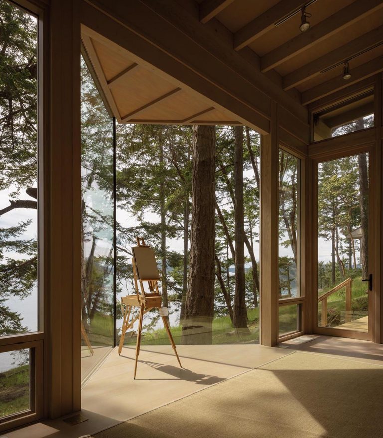 An Artist Cabin Surrounded By Trees And Water Is The Ideal Place To ...