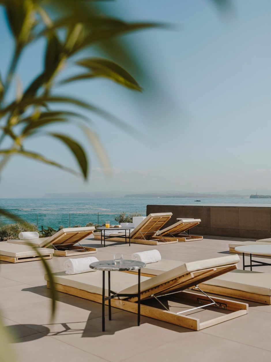 Draped Natural Fabrics Create A Unique Textural Decorative Element On ...