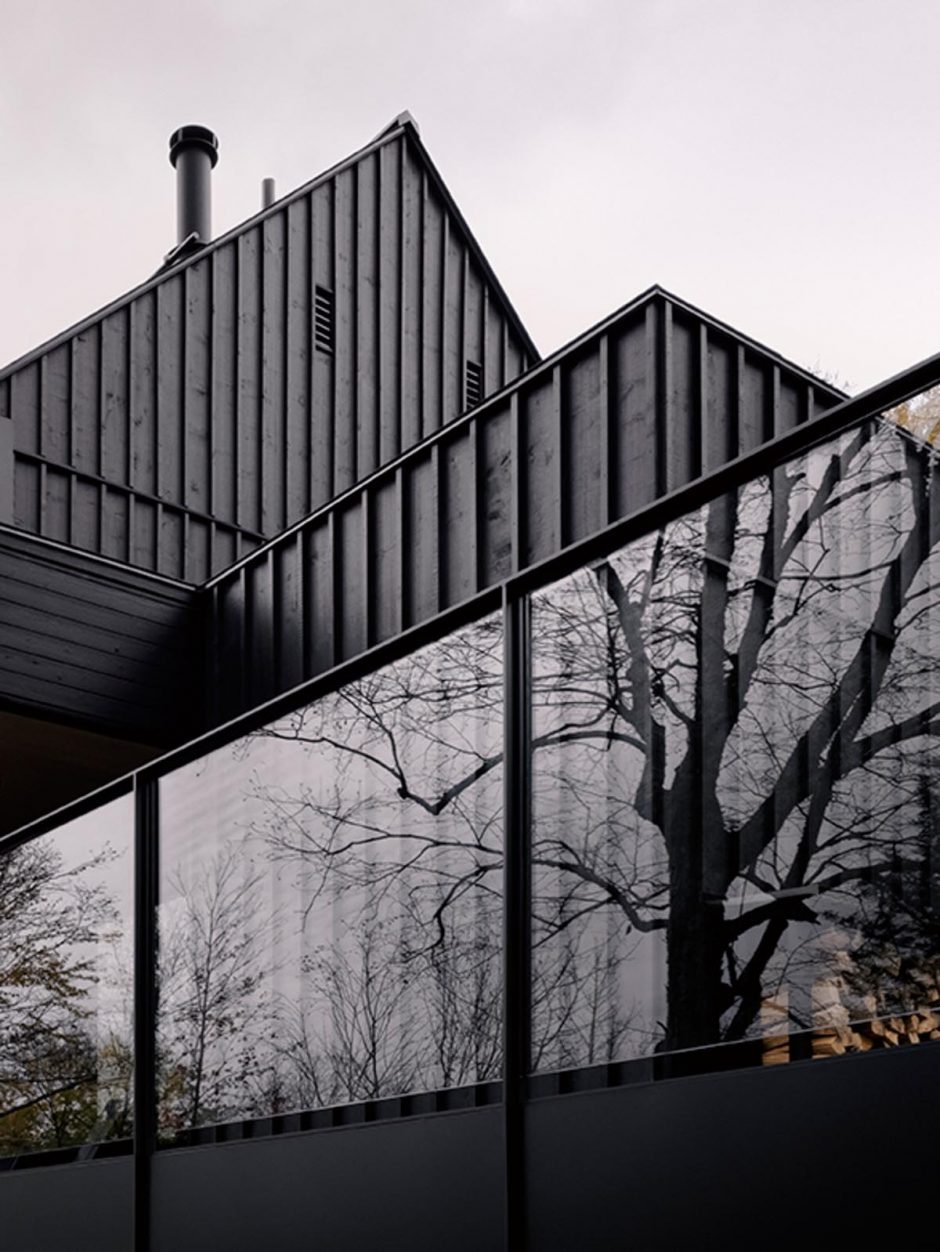 The Completely Black Exterior Of This Home Is A Bold Presence ...