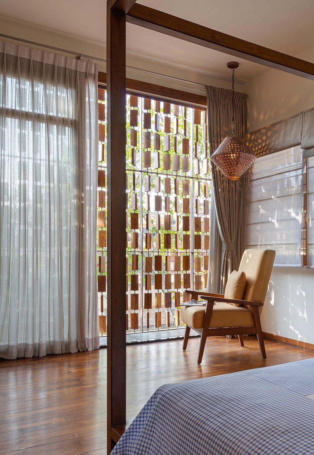 A Screen Made From Wood Blocks Wraps Around The Corner Of This Home