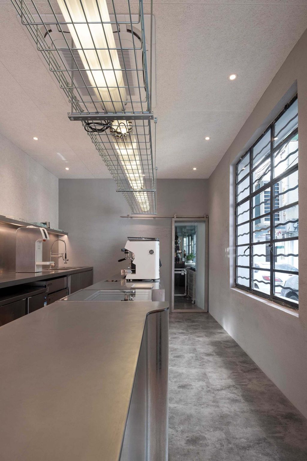 This Café Was Designed Like A Wood Box That Opens To Allow The Coffee ...