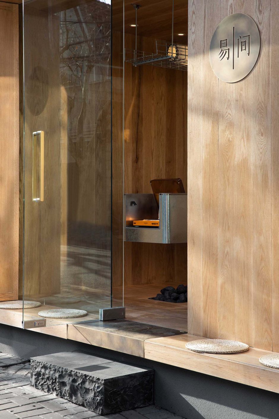 This Café Was Designed Like A Wood Box That Opens To Allow The Coffee ...