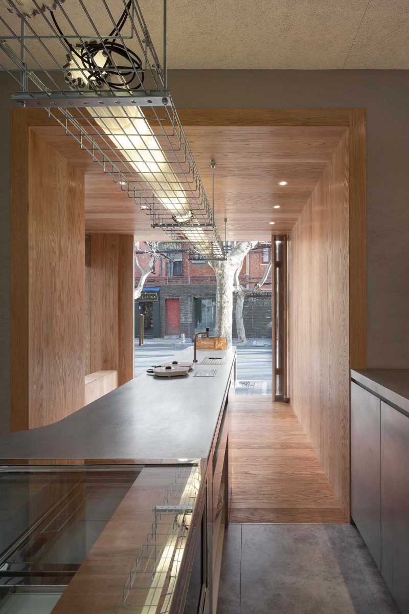 This Café Was Designed Like A Wood Box That Opens To Allow The Coffee ...