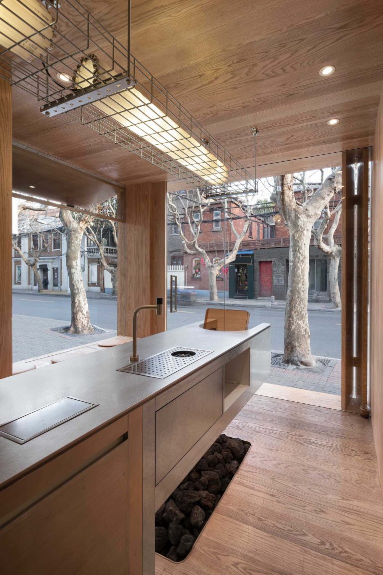 This Café Was Designed Like A Wood Box That Opens To Allow The Coffee ...