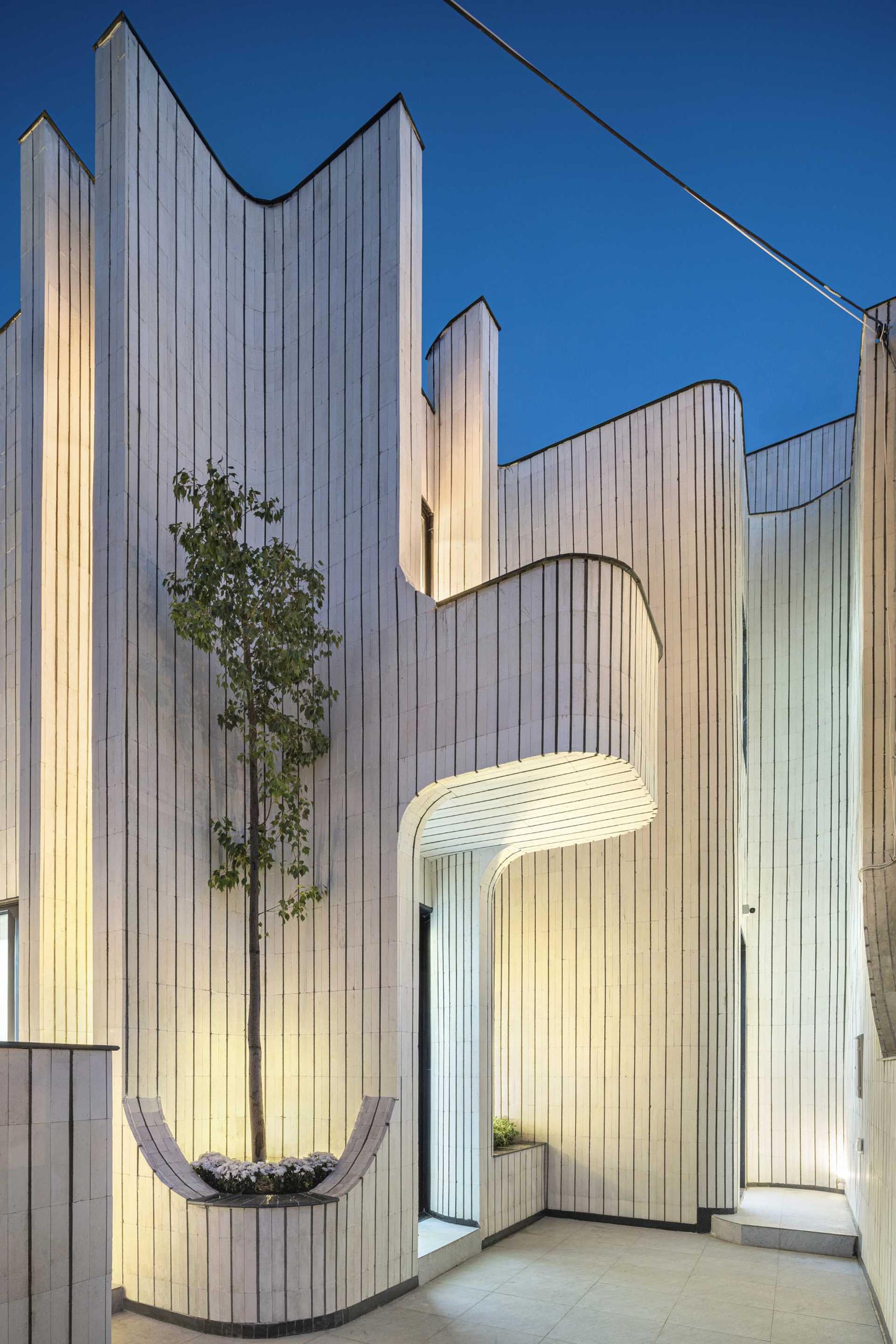 FARK.com: (12365256) Photoshop this decidedly vertical sided home exterior