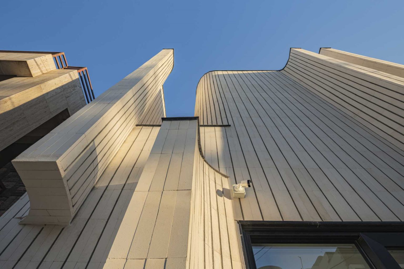 The Vertical Lines Of This Home's Exterior Siding Contribute To Its ...