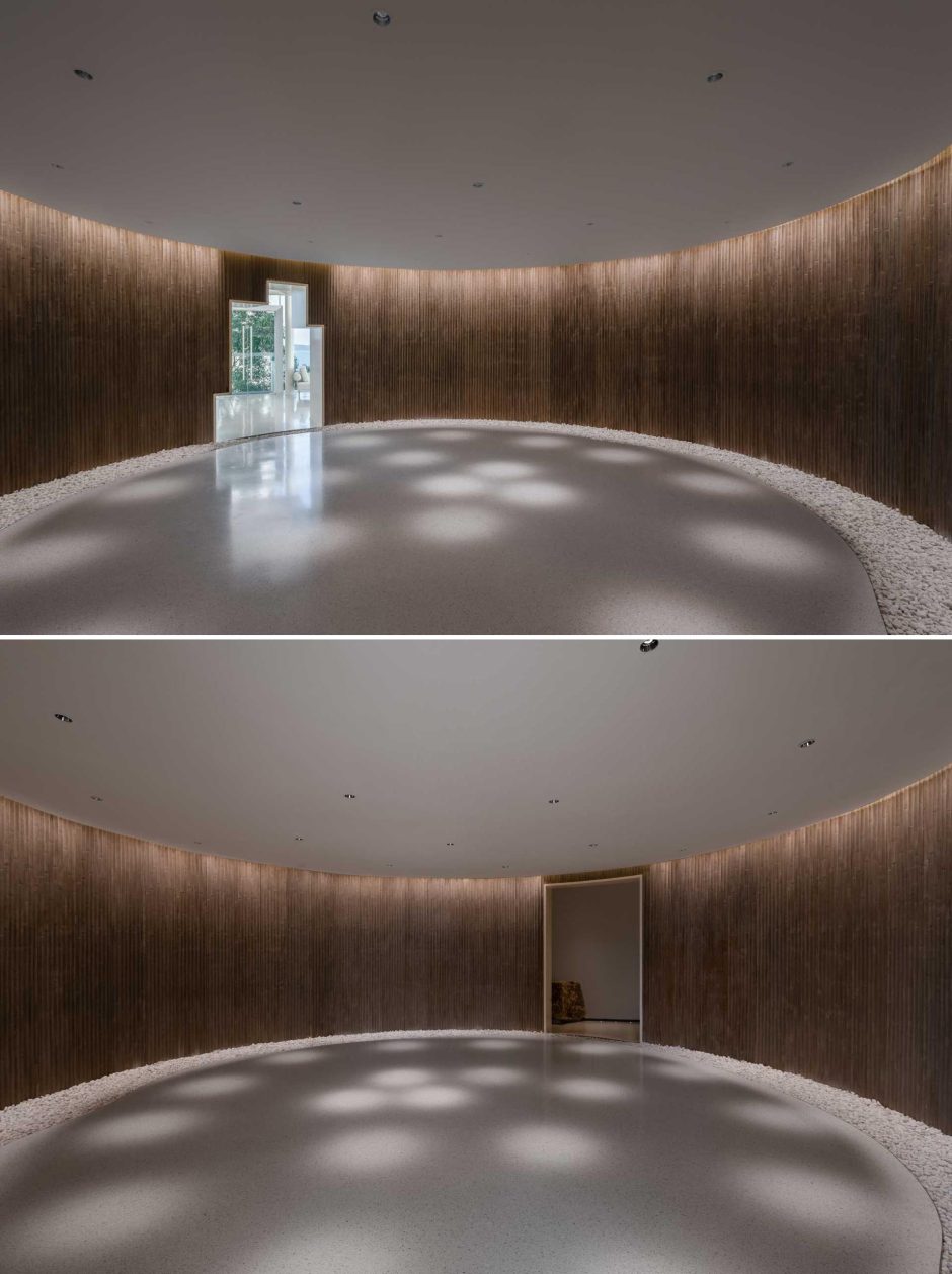 A Shallow Pool Sits On Top Of This Modern Library