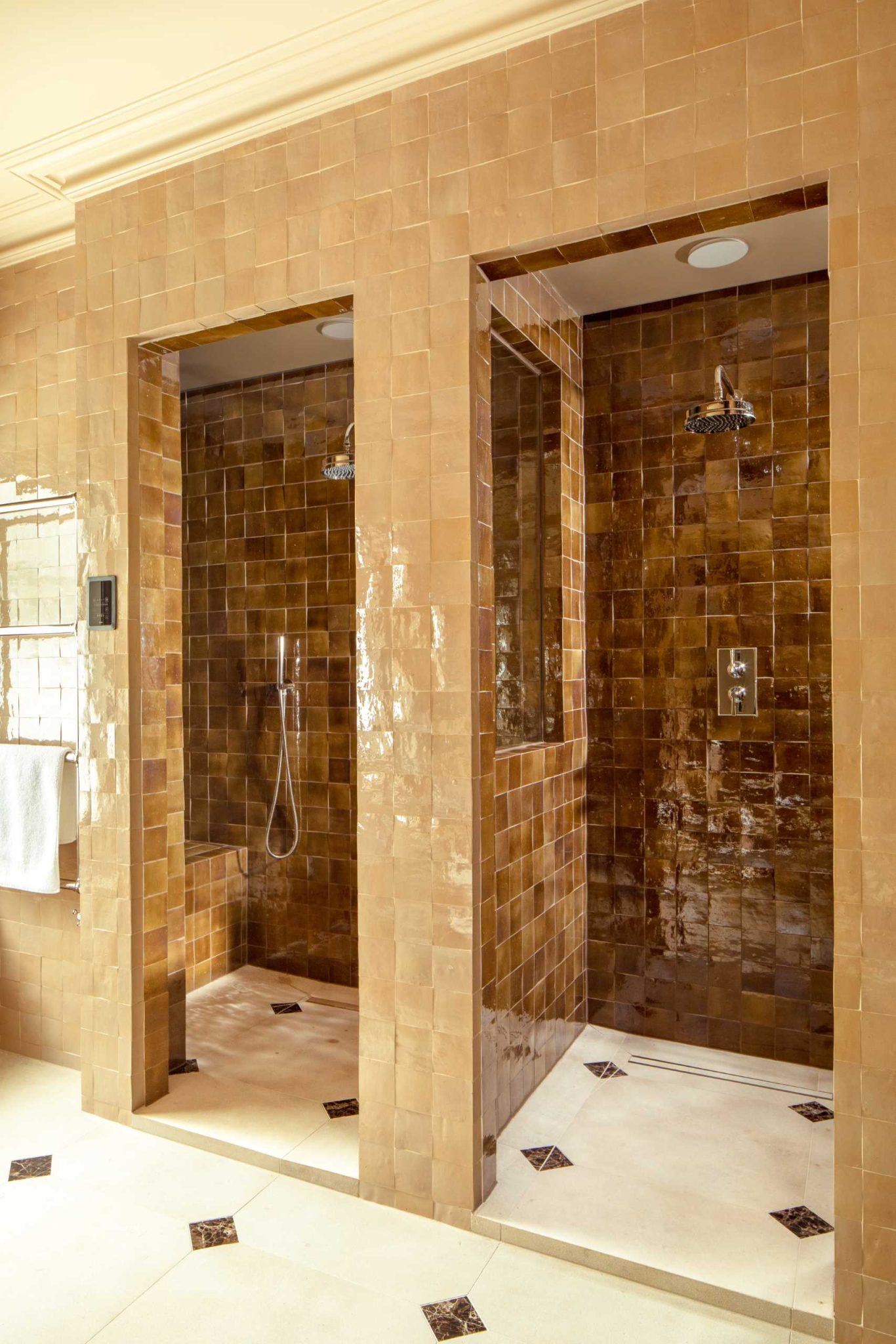 A Contemporary Extension Adds New Living Spaces And Natural Light To ...