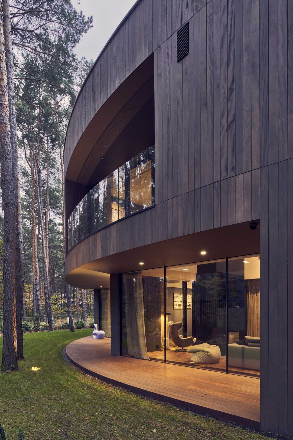 A Round House Design Inspired By A Tree Trunk