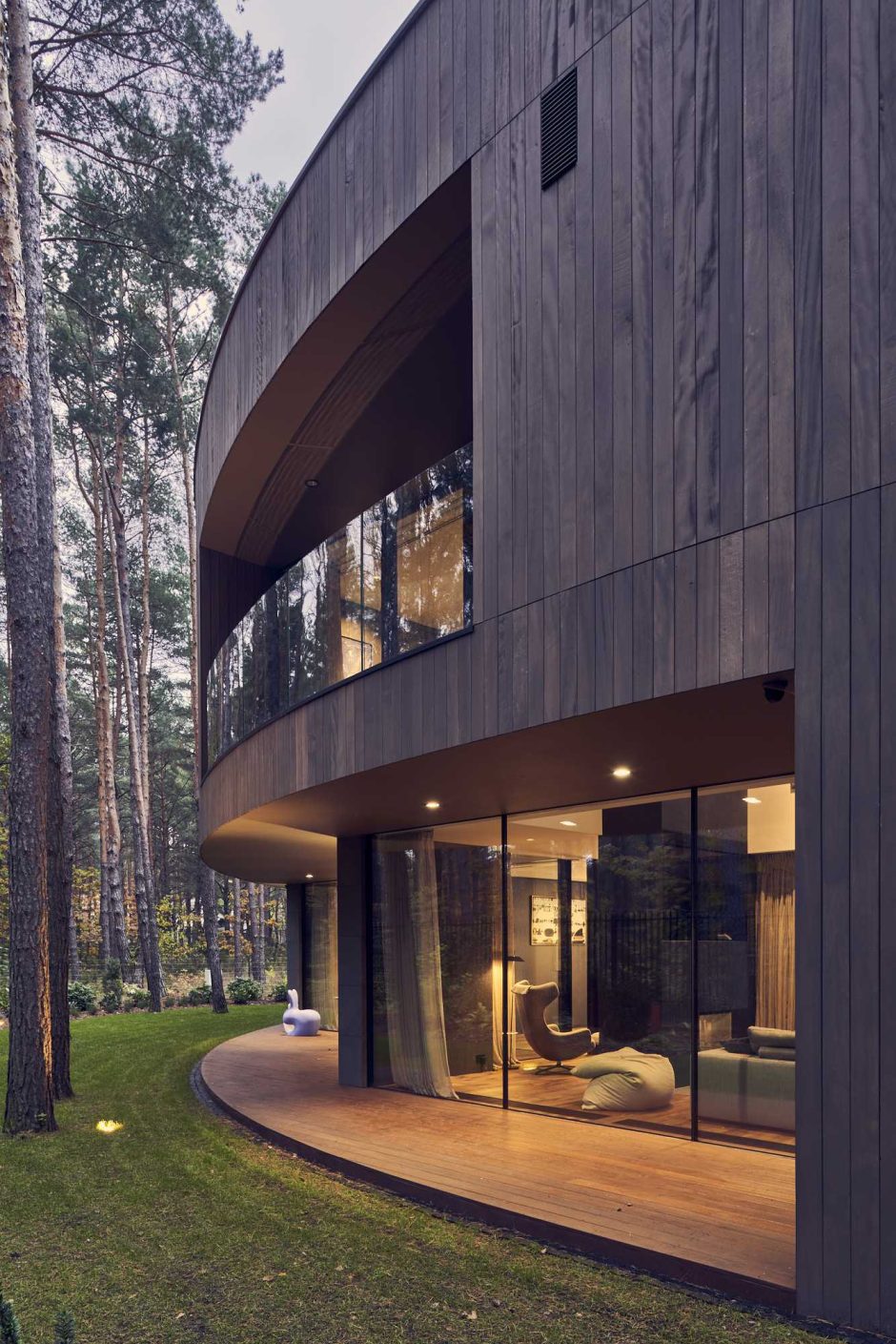 A Round House Design Inspired By A Tree Trunk