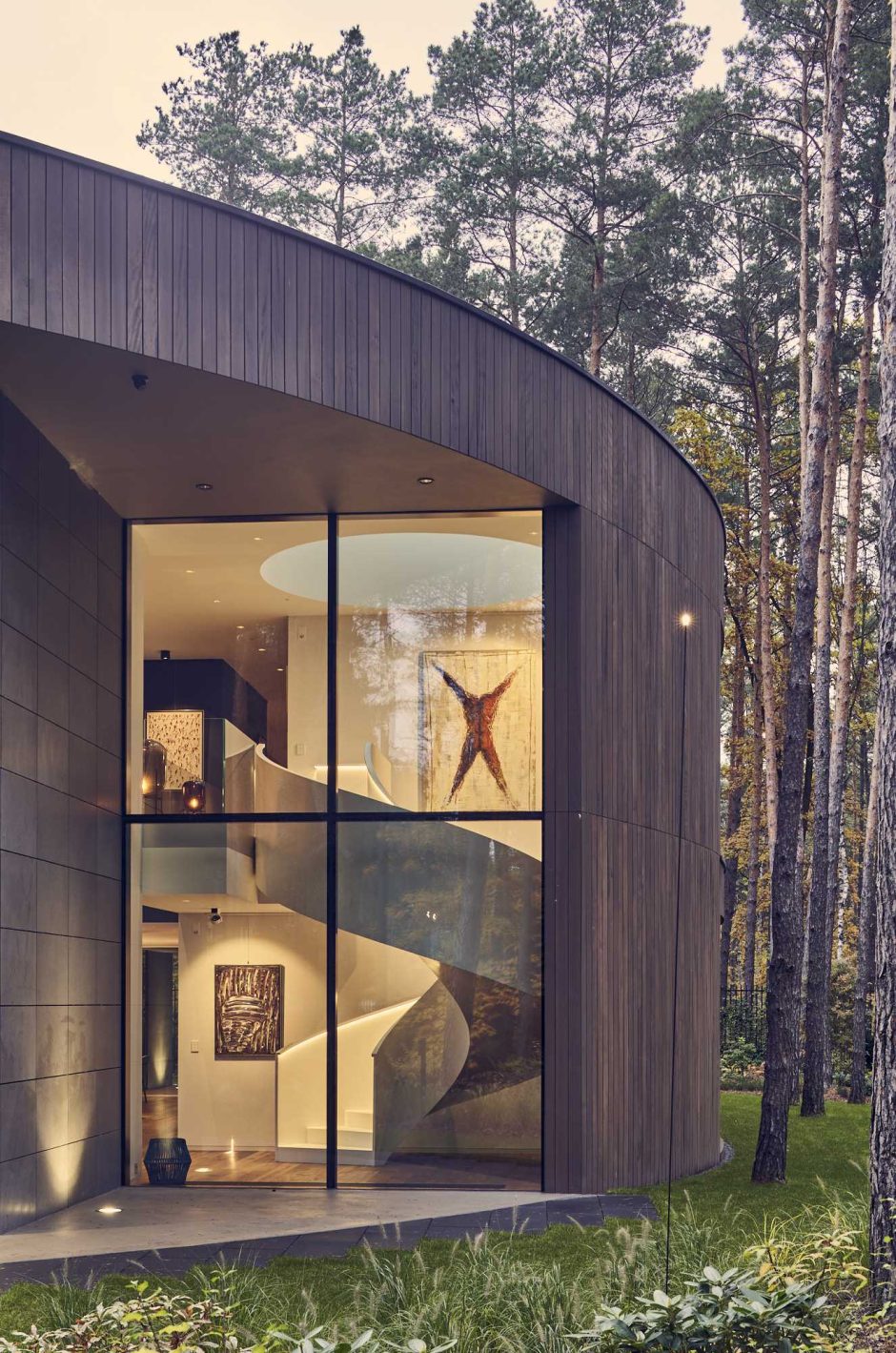 A Round House Design Inspired By A Tree Trunk