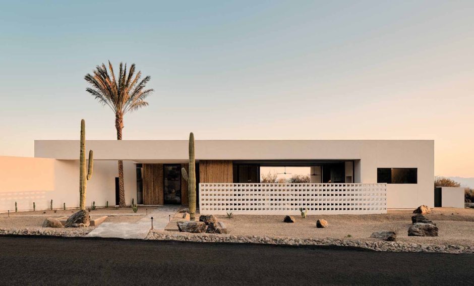 A Contemporary Desert Home With Mid-Century Modern Design Elements
