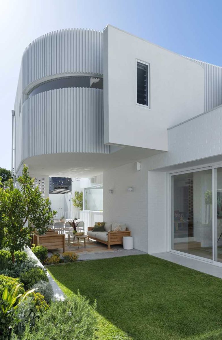 A White Palette Helps Connect This Heritage Home With Its New Addition