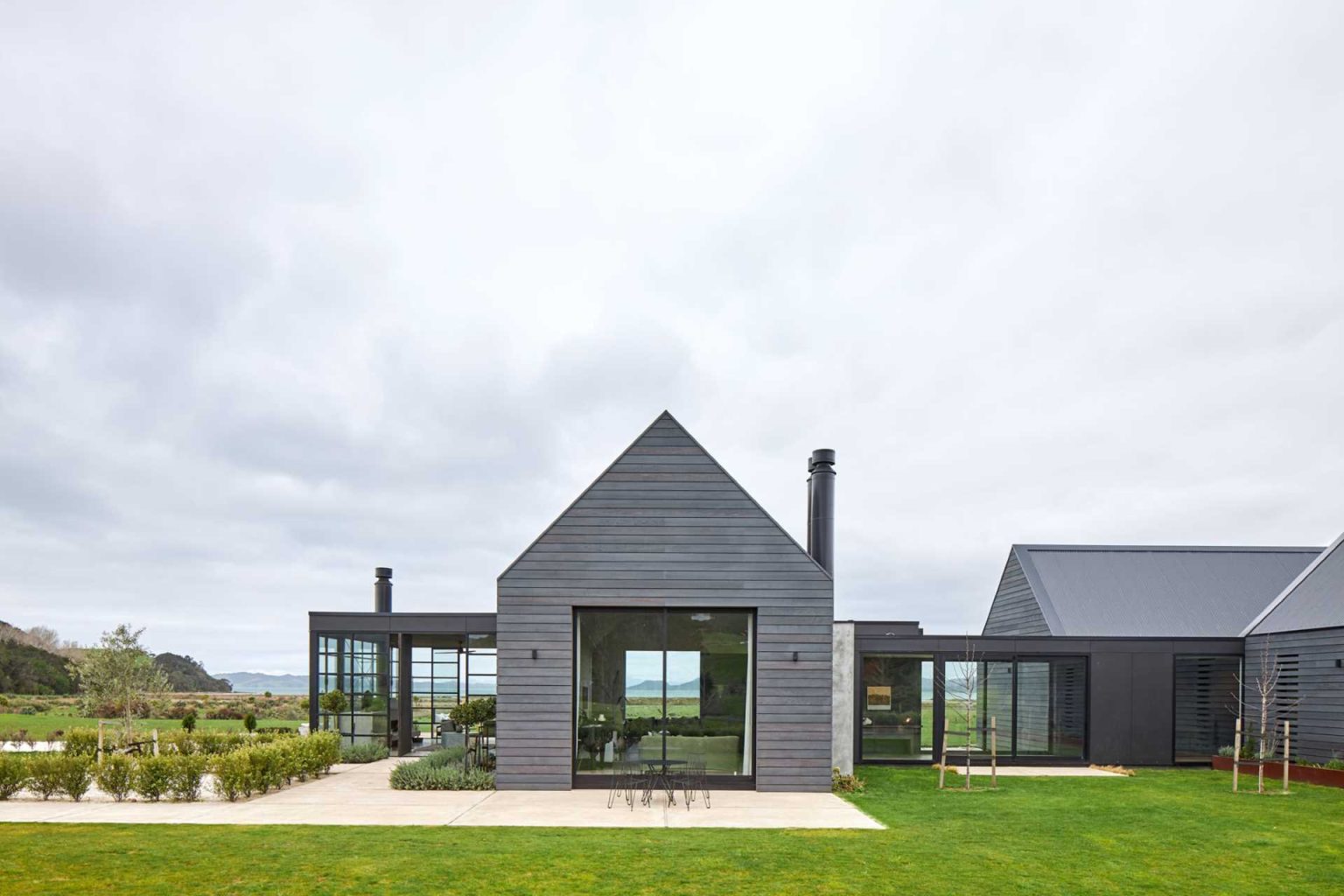 A Modern Farmhouse By The Sea In New Zealand