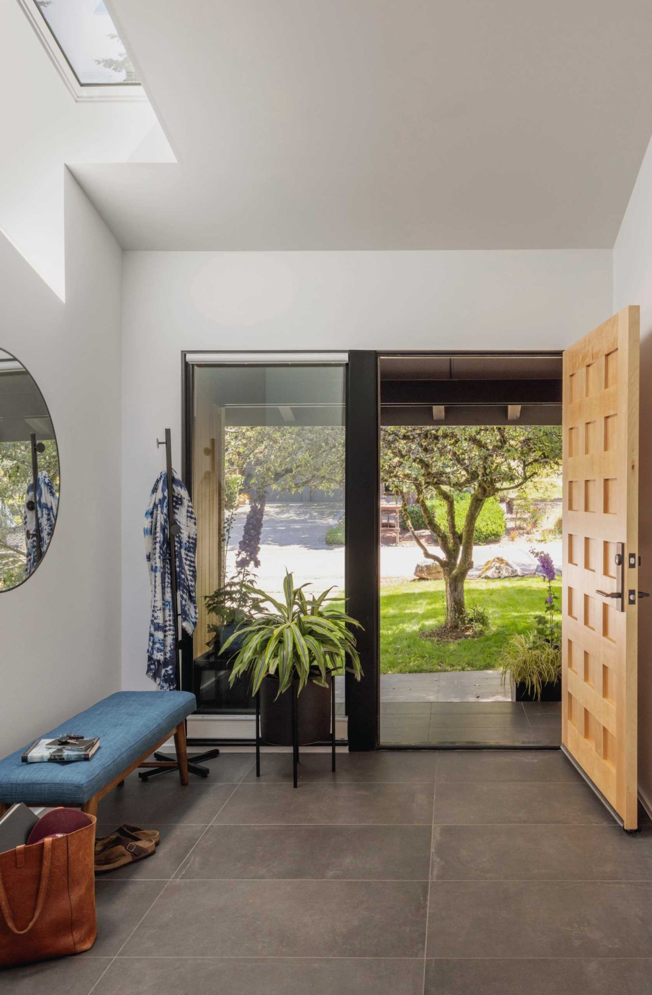 Before & After - A 1970s Home Received A Contemporary Renovation