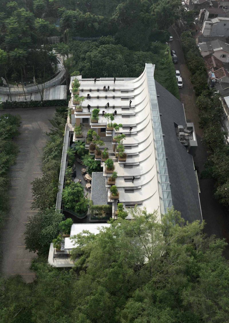 This Building With A Split Roof Makes Space For A Rooftop Park