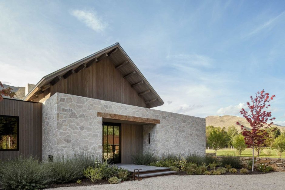A Contemporary Ranch Home Bathed In Light And Natural Materials