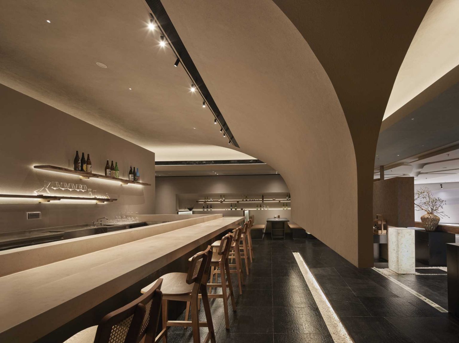 This Japanese Restaurant Uses Washi-Inspired Acrylic Panels To Create A ...