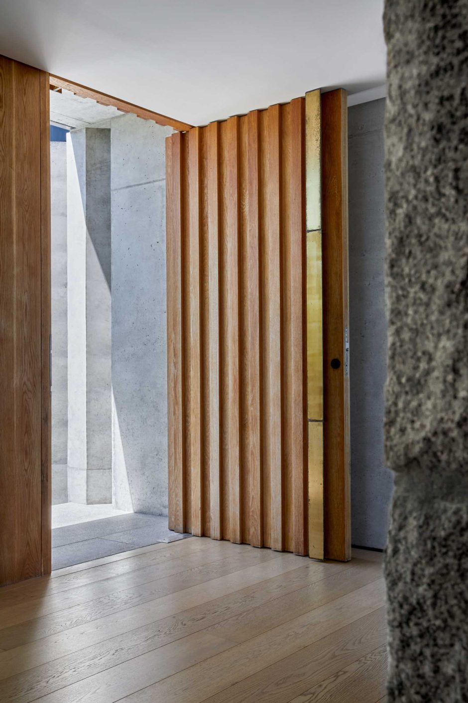 An Undulating Wood Ceiling Inspired By Ocean Waves And Nearby Mountains