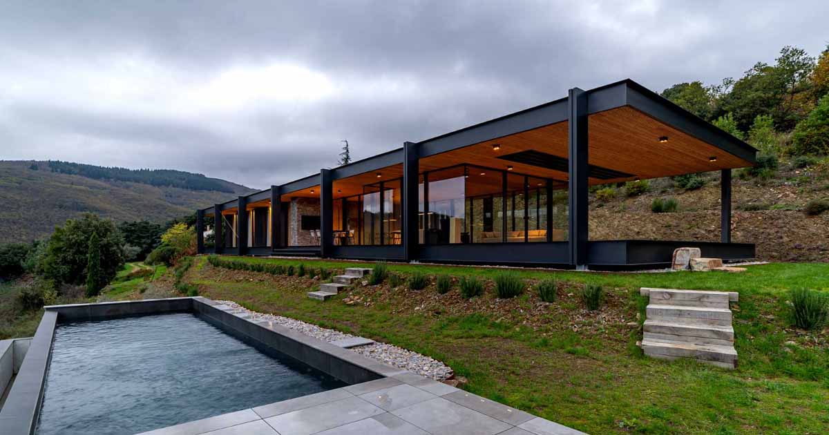 This Horizontal Home Has Its Structure On Display