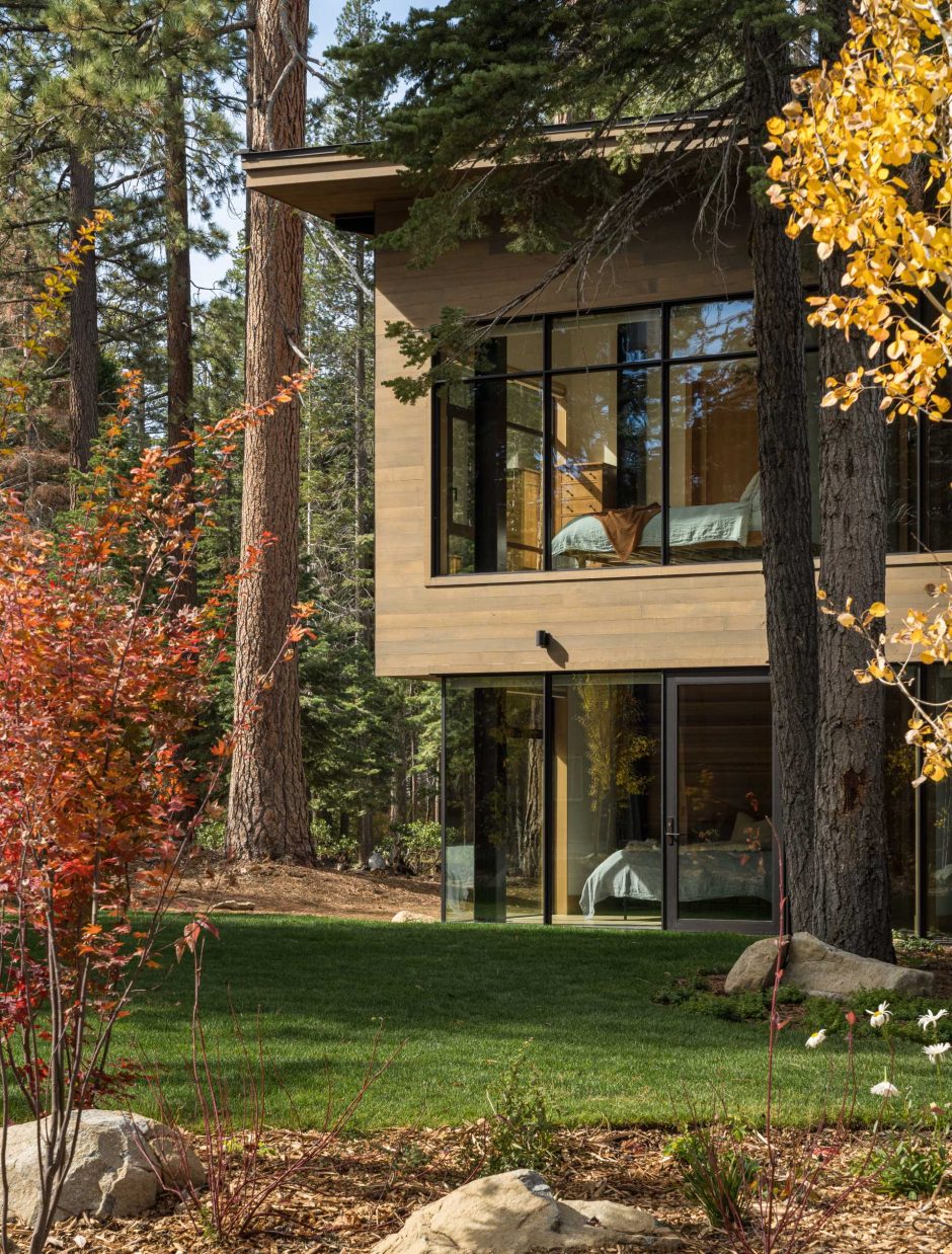Lake Tahoe Residence utiliza intencionalmente una paleta suave y ...