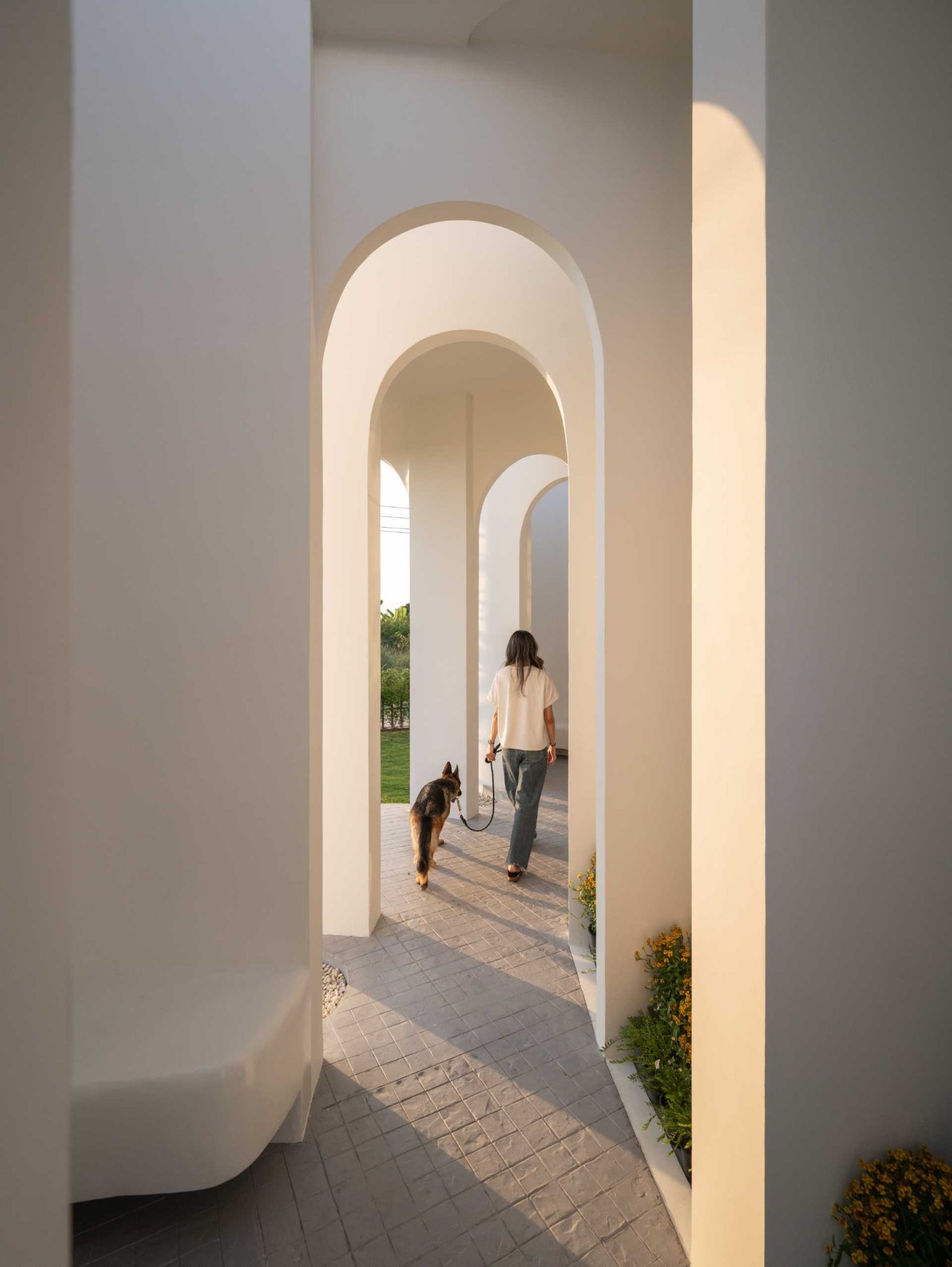 A Cafe Design That Draws Inspiration From The Flowers That Naturally ...