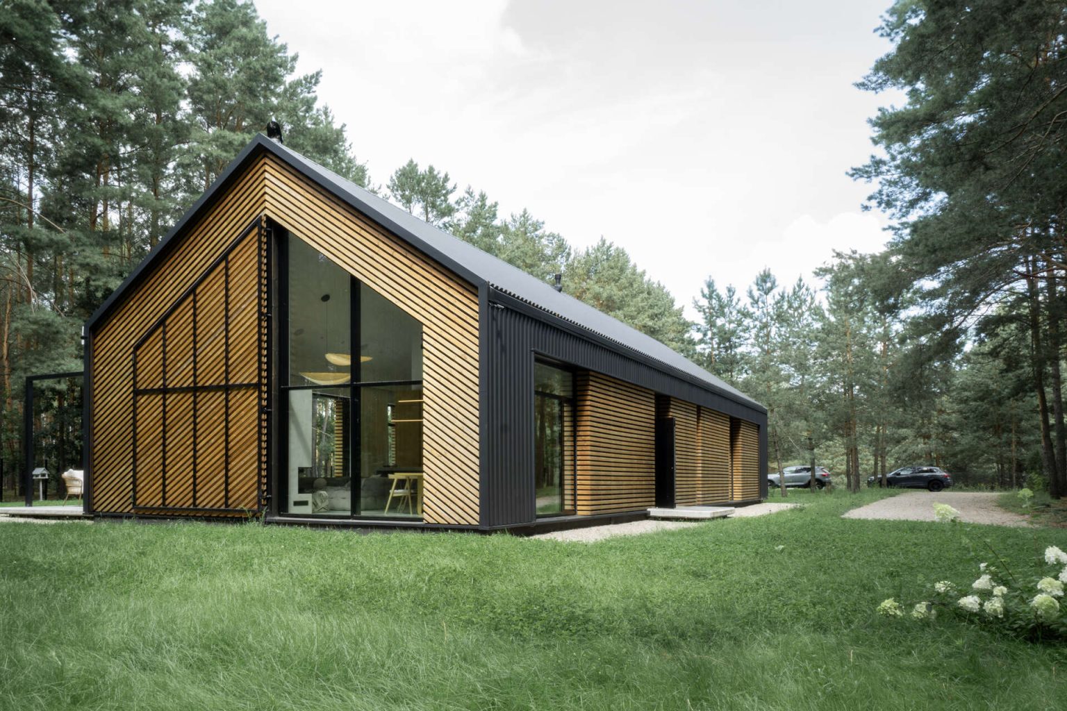 A Large Operational Screen Invites The Forest Views Into This Modern ...