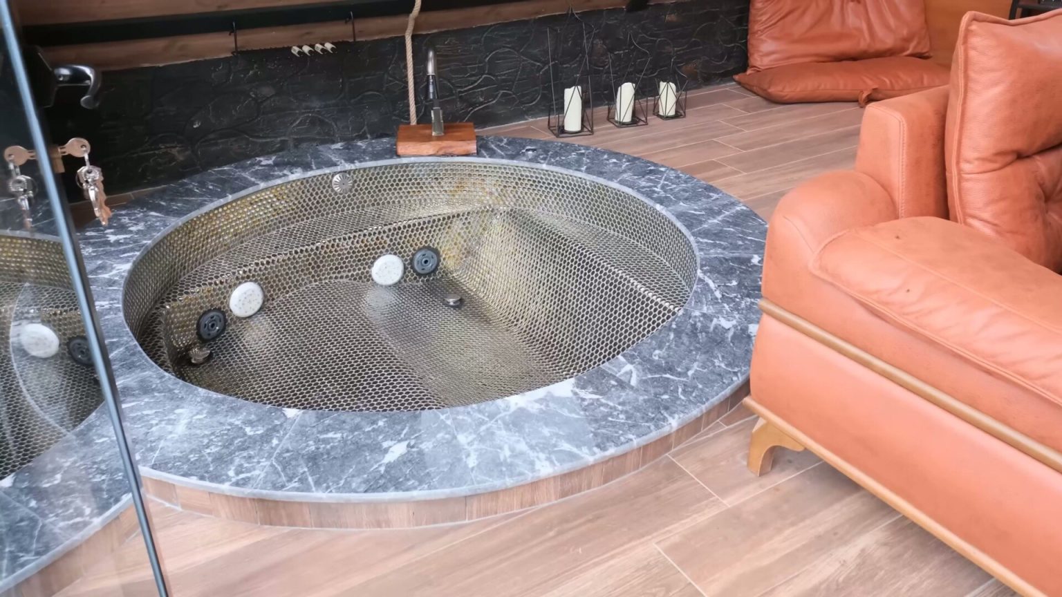 Inside a Japanese-Inspired Vineyard Home in Turkey