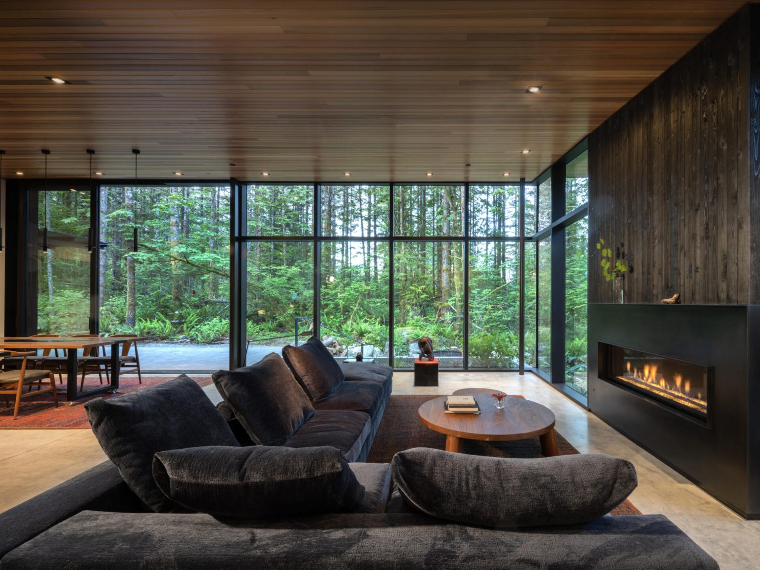 Inside the Forest Home That’s All About Light, Space, and Simplicity