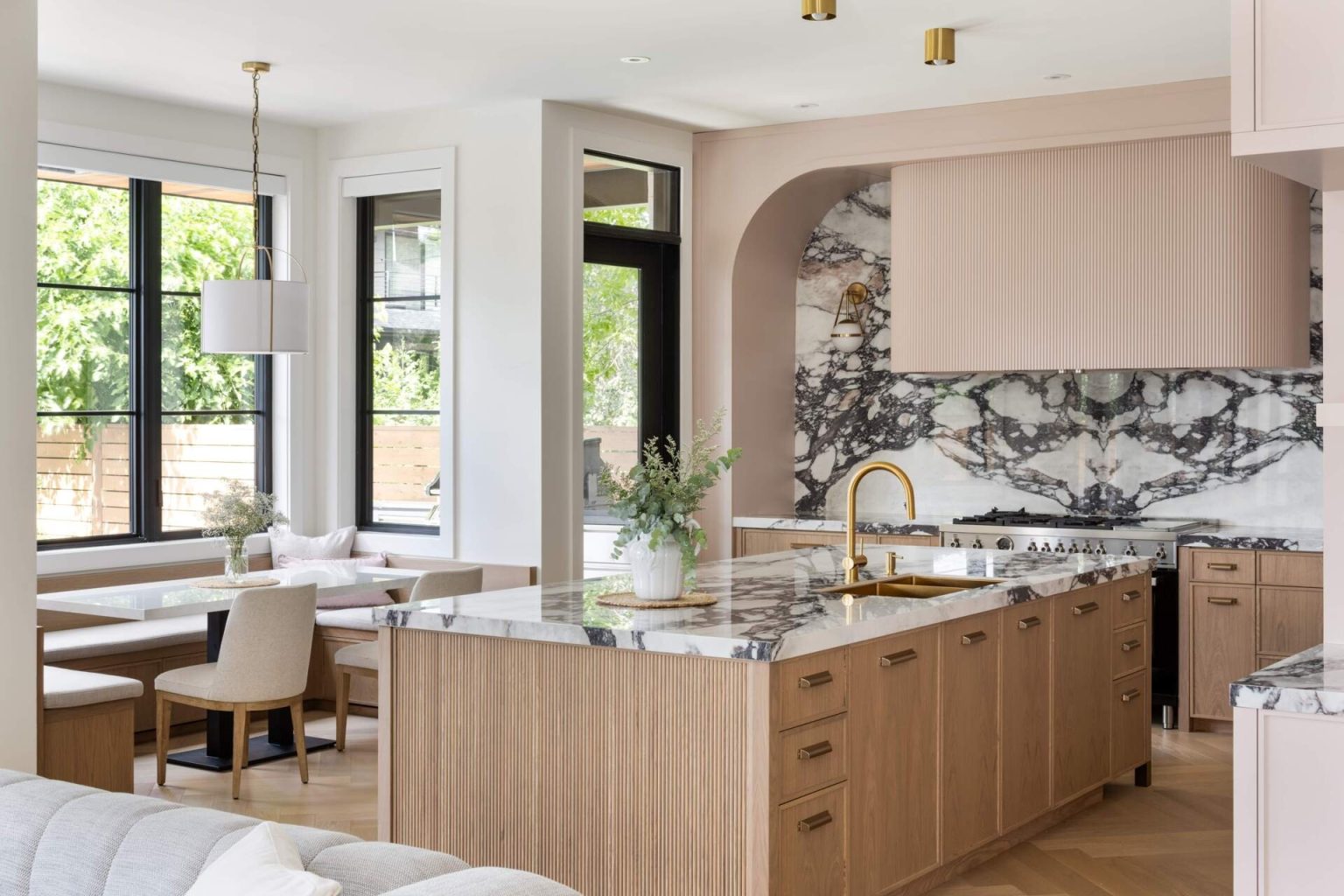 The calm dining room that hides a bold surprise nearby